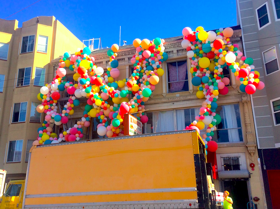 5,000-Balloon Art Installation Pops Up at 18th & Mission | Hoodline