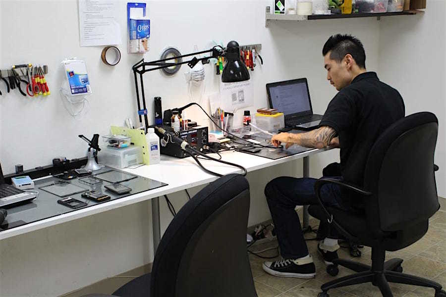 Santa Ana's top 4 electronics repair spots